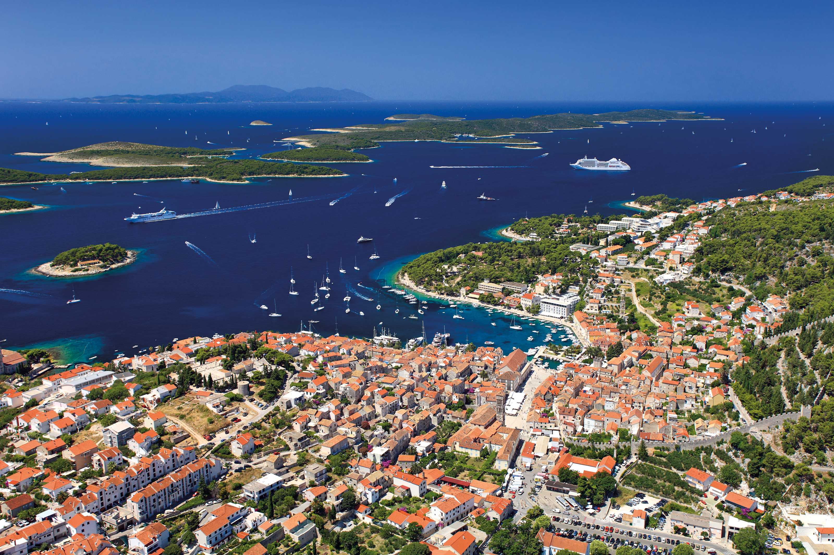 Kampiranje na otoku Hvaru | Croatia.hr