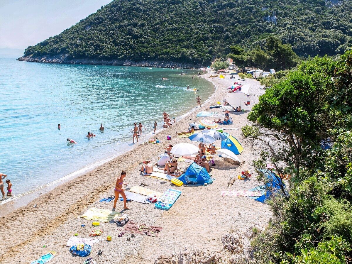 Playa Divna, Trpanj - Playa de arena y guijarros | Croatia.hr