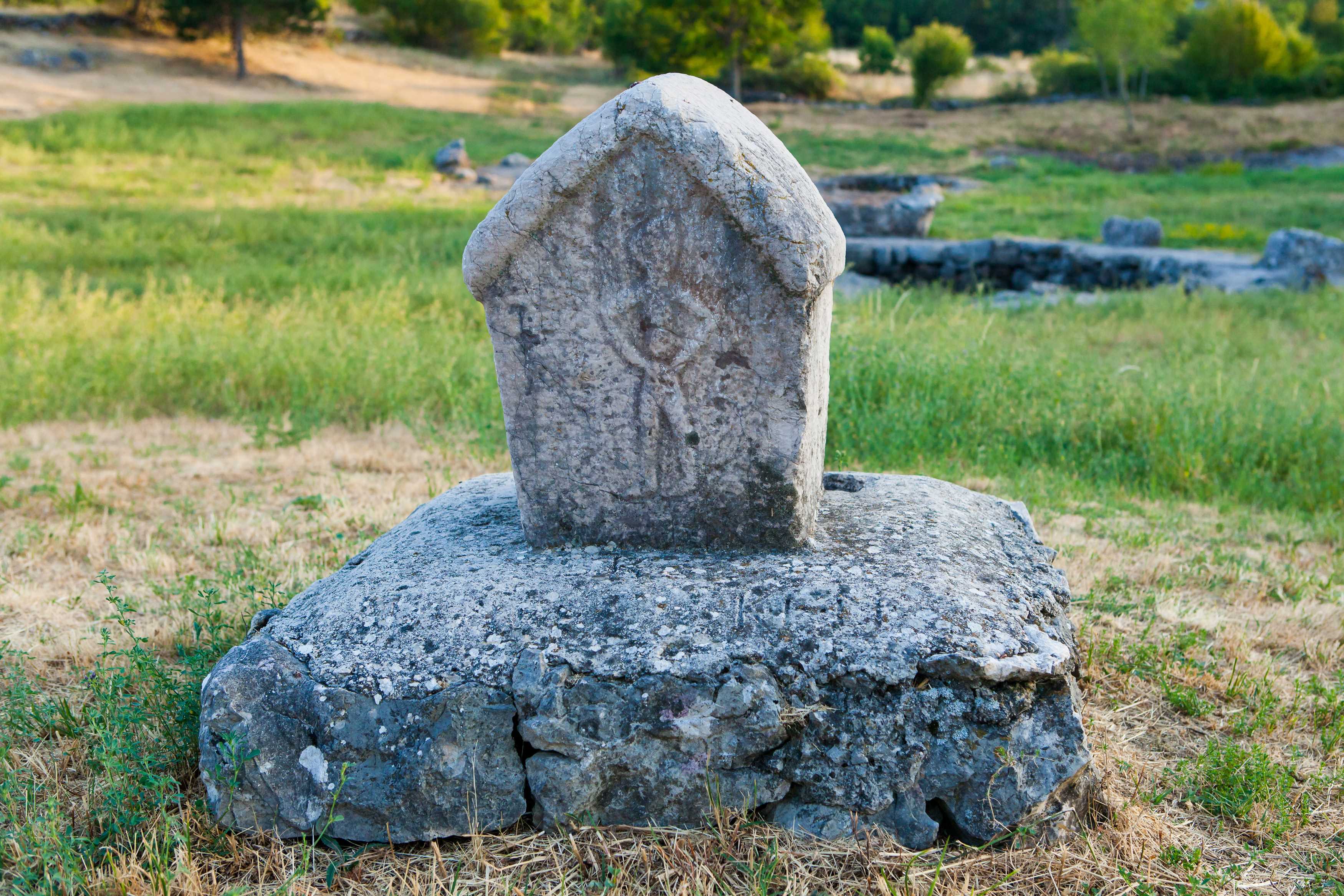In Croazia ci sono pietre sepolcrali (stećci) sotto l’egida dell’UNESCO ...